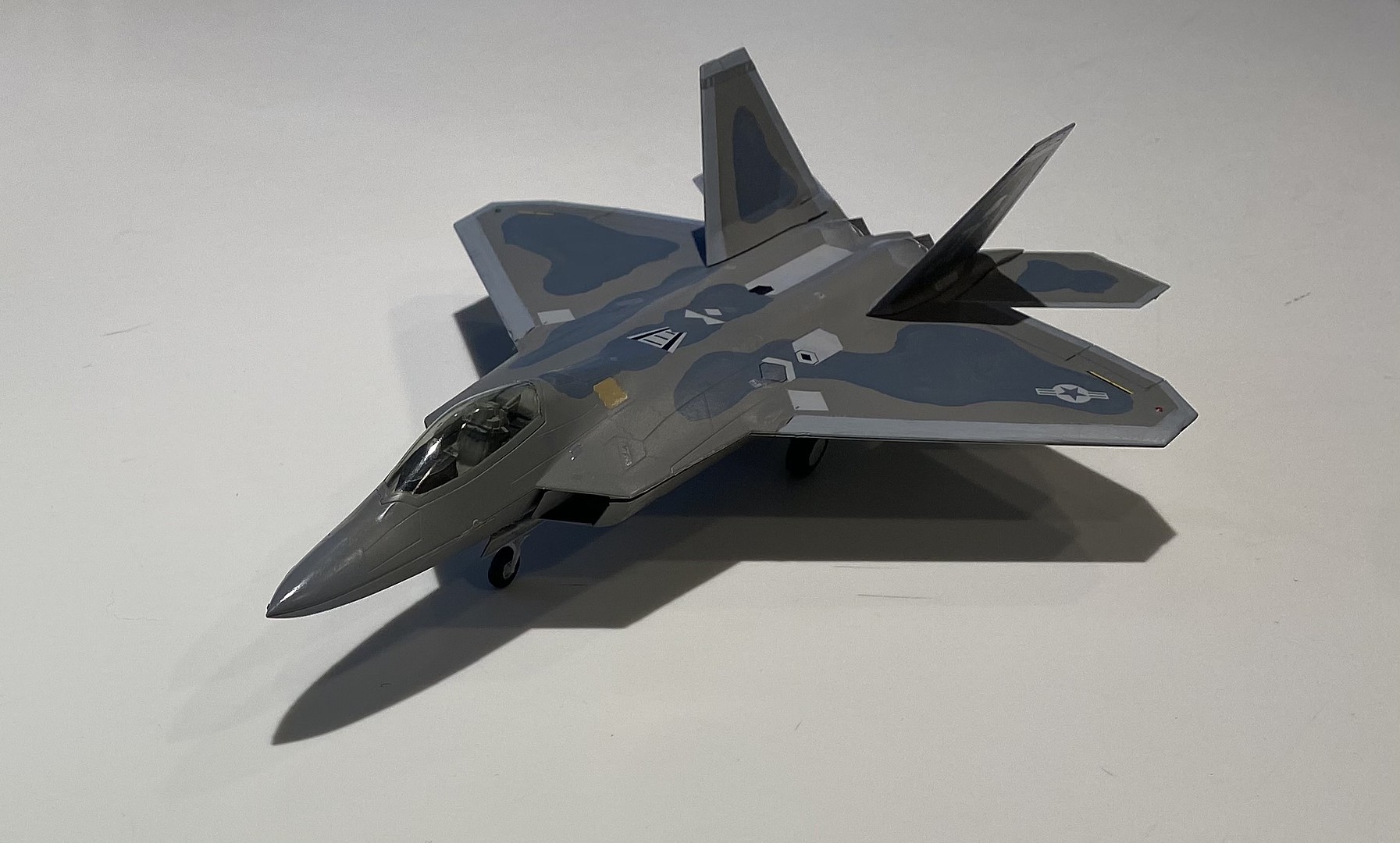 F-22 Raptor -- Plastic Model Airplane Kit -- 1/72 Scale -- #855984 ...