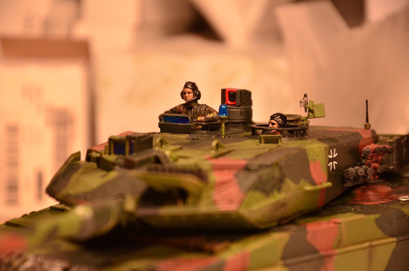 Leopard 2 A6 Main Battle Tank -- Plastic Model Military Vehicle Kit ...