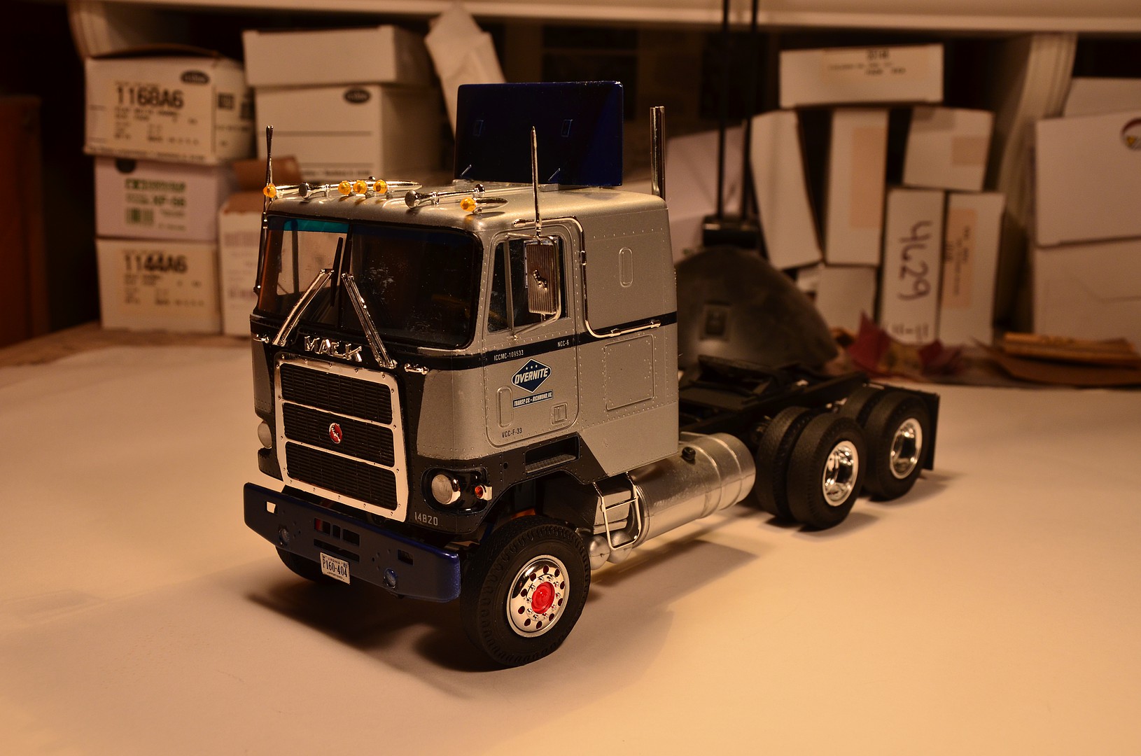 Mack Cruise-Liner Semi Tractor -- Plastic Model Car Truck Vehicle -- 1/ ...