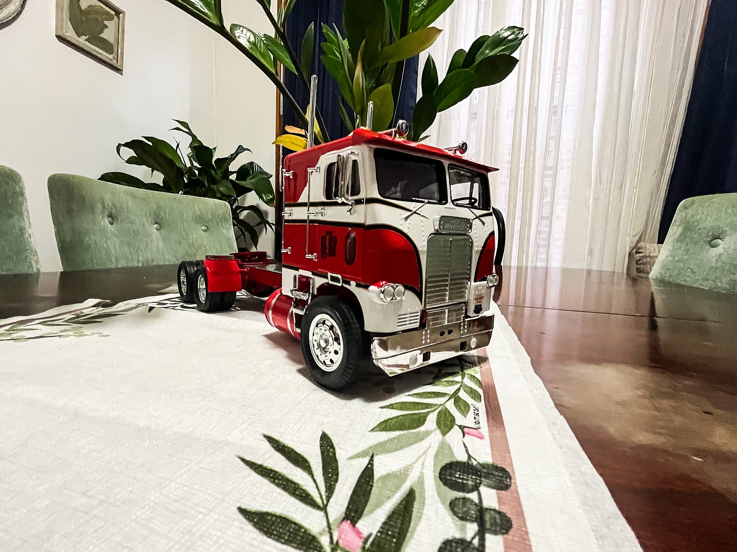 White Freightliner 2-in-1 SC/DD Cabover -- Plastic Model Truck Kit -- 1 ...