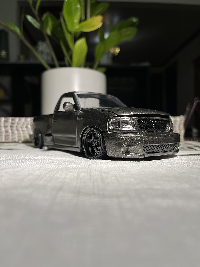 Brian's Ford F150 SVT Lightning - Plastic Model Truck Kit Pictures