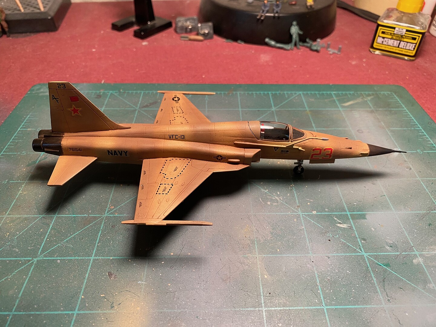 F-5E Tiger II Fighter -- Plastic Model Airplane Kit -- 1/72 Scale -- # ...