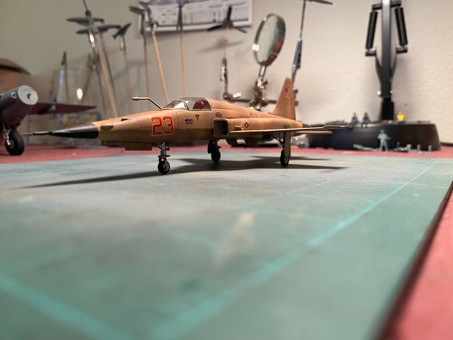 F-5E Tiger II Fighter -- Plastic Model Airplane Kit -- 1/72 Scale -- # ...