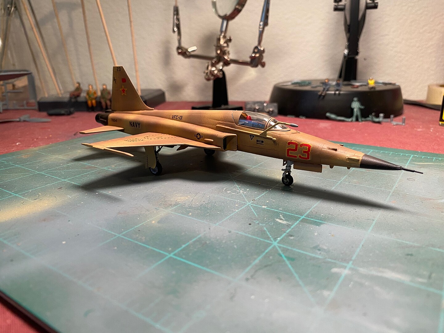 F-5E Tiger II Fighter -- Plastic Model Airplane Kit -- 1/72 Scale -- # ...