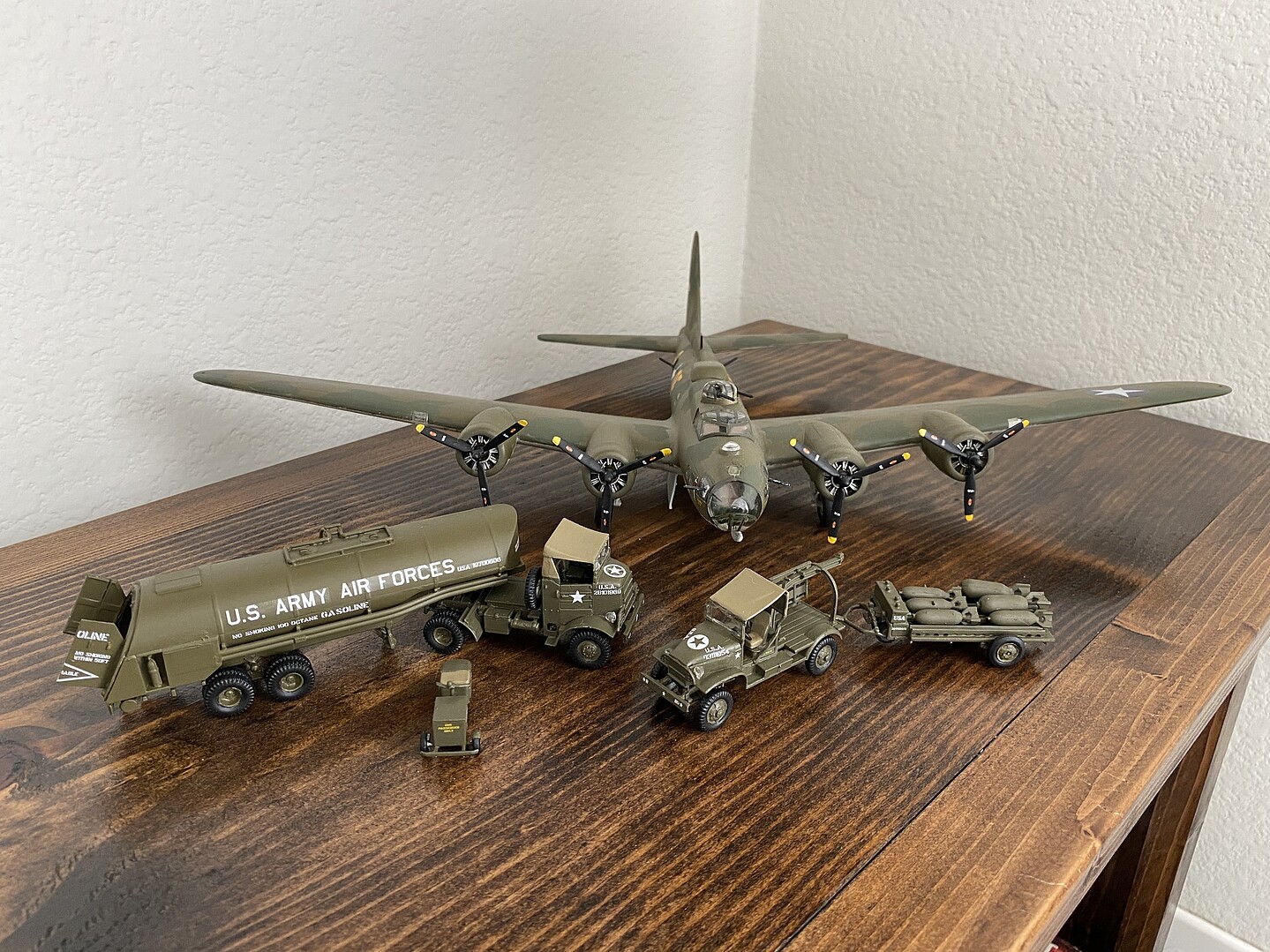 Gallery Pictures Airfix WWII USAAF 8th Airforce Bomber Resupply Set ...