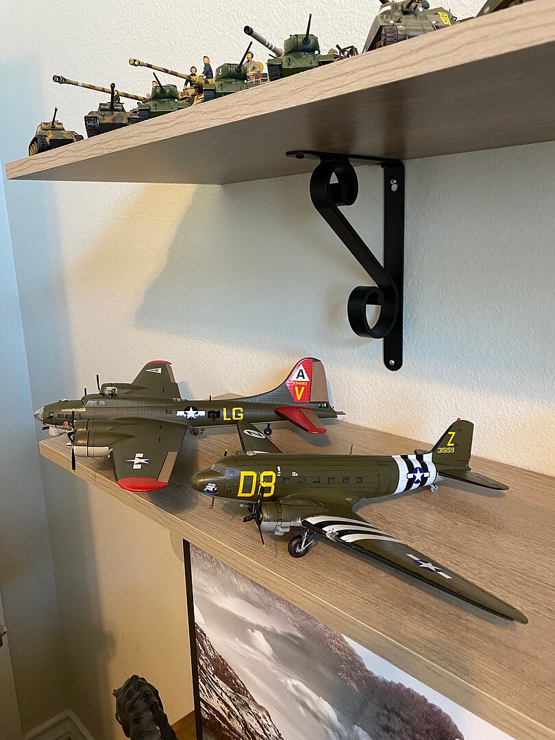 C-47 Skytrain -- Plastic Model Airplane Kit -- 1/72 Scale -- #550127 ...