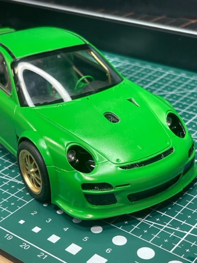 Porsche 911 GT3R Sports Car -- Plastic Model Car Vehicle Kit -- 1/24 ...