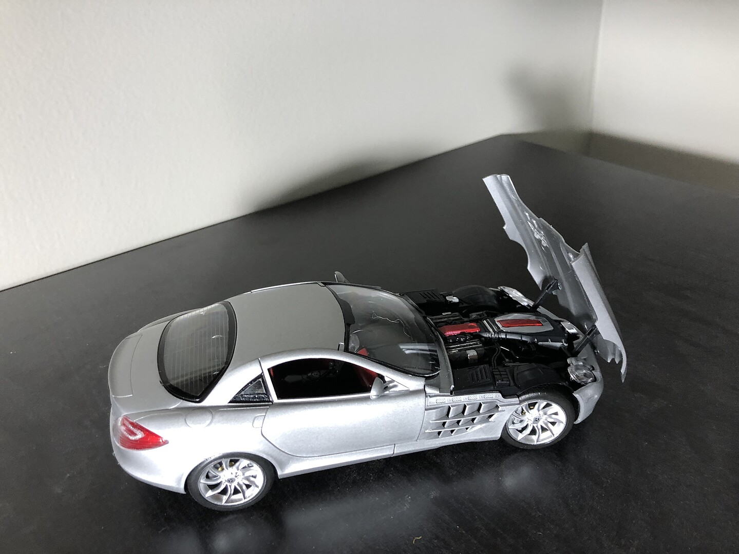 Mercedes-Benz SLR McLaren Sportscar Coupe -- Plastic Model Car Kit -- 1 ...