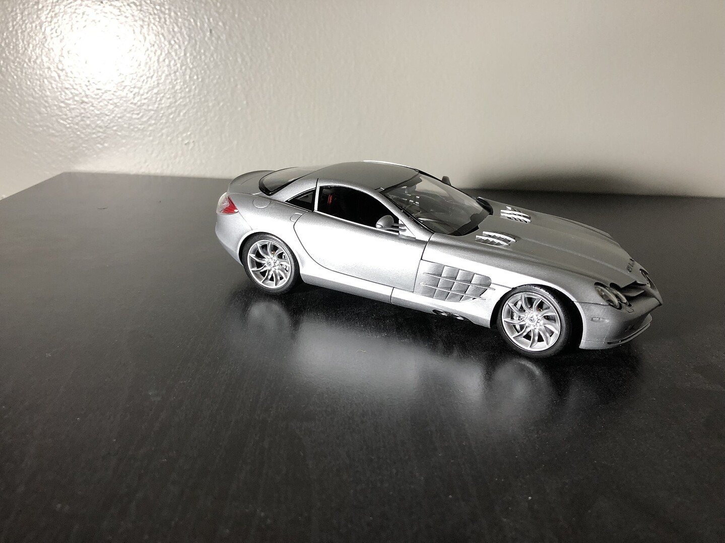 Mercedes-Benz SLR McLaren Sportscar Coupe -- Plastic Model Car Kit -- 1 ...