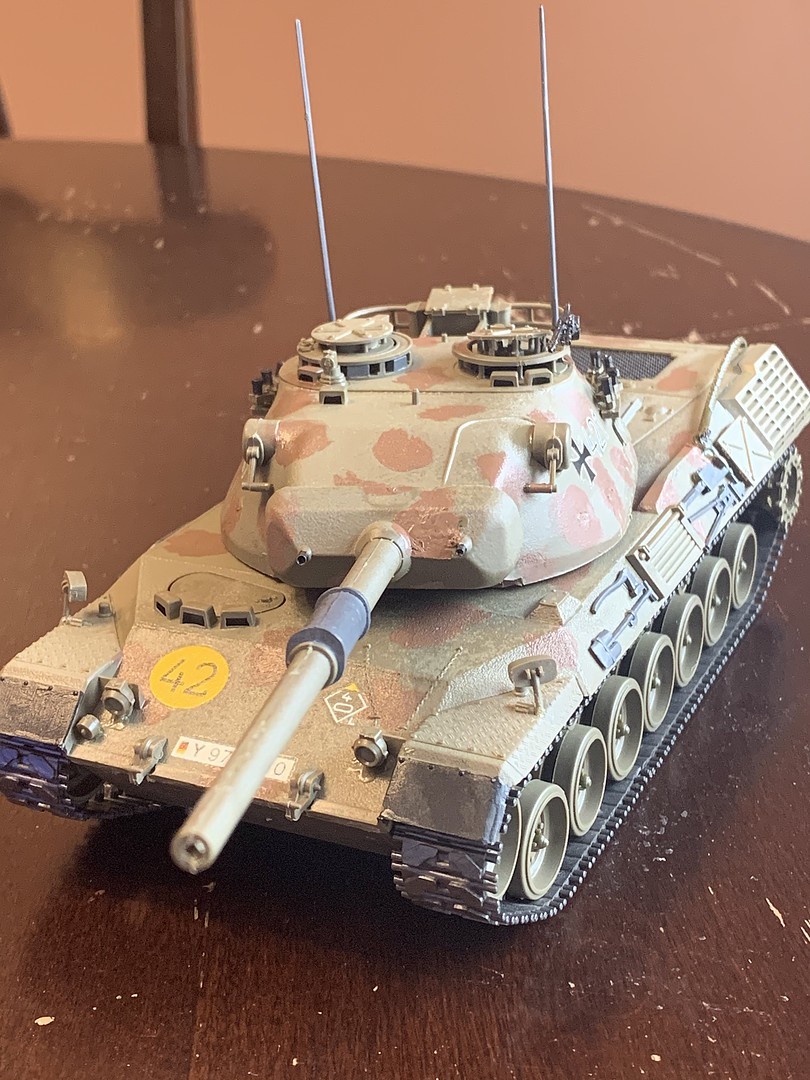 German Leopard Medium Tank -- Plastic Model Military Vehicle Kit -- 1/ ...