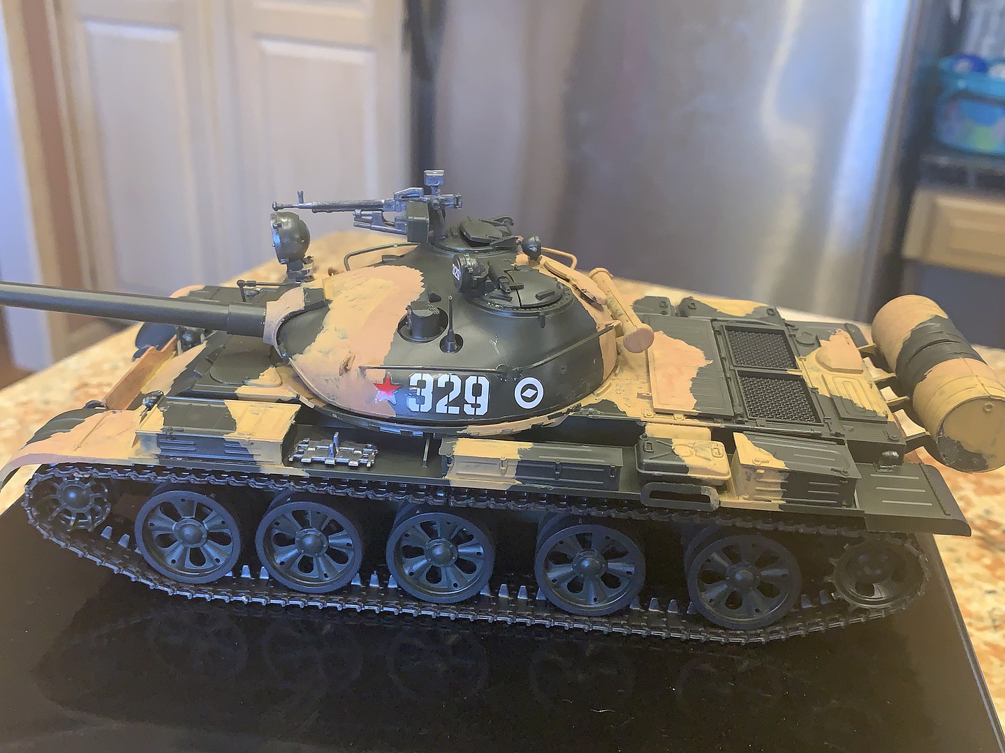 Russian T-62A Tank -- Plastic Model Military Vehicle Kit -- 1/35 Scale ...