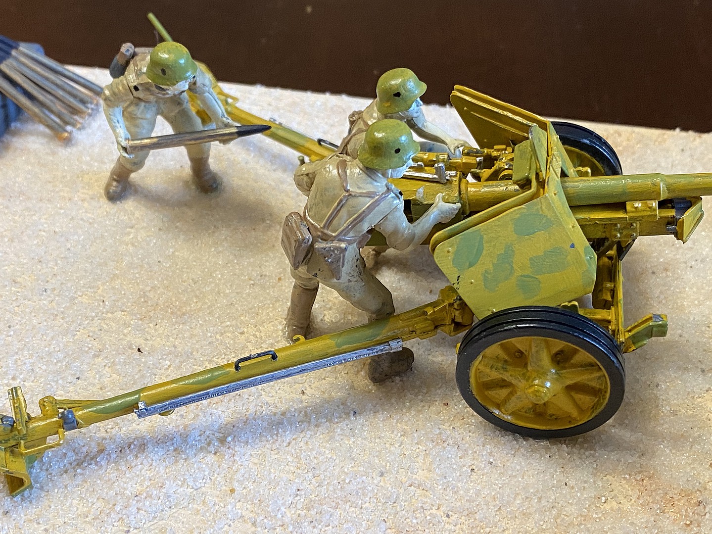 German 75mm Anti-Tank Gun -- Plastic Model Military Diorama Kit -- 1/35 ...