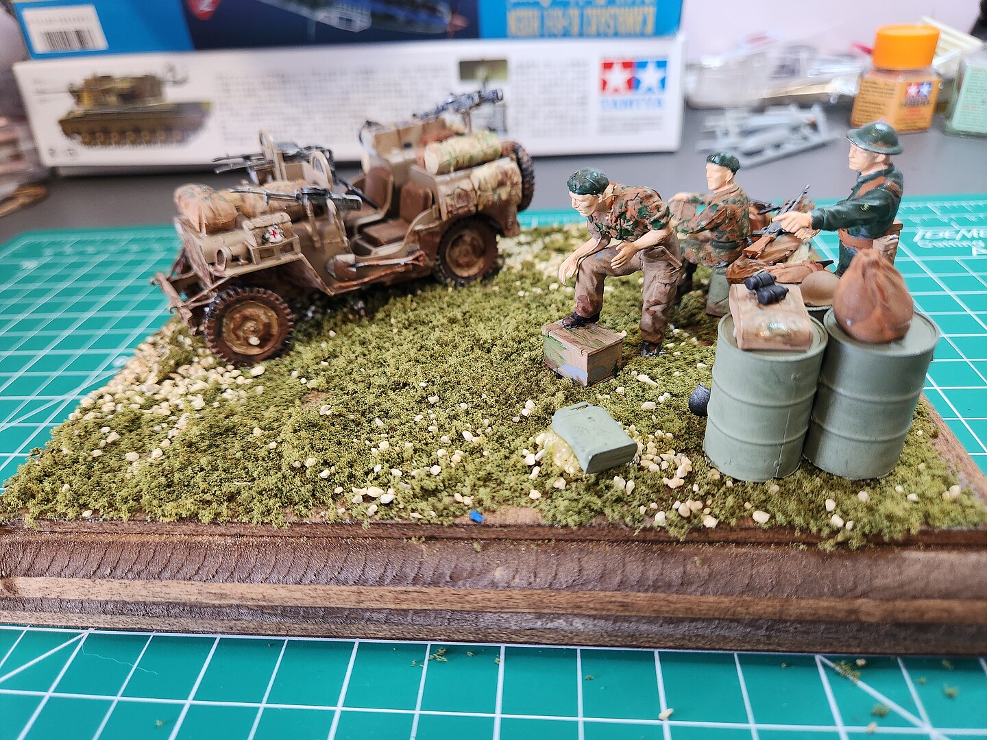 British SAS Commando 1944 w/2 Figure -- Plastic Model Military Vehicle ...