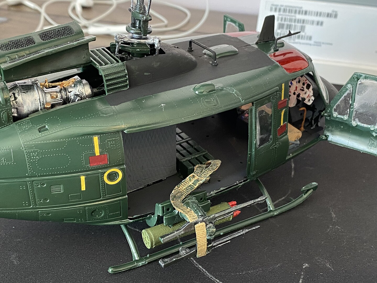 UH-1D Huey Gunship -- Plastic Model Helicopter Kit -- 1/32 Scale ...