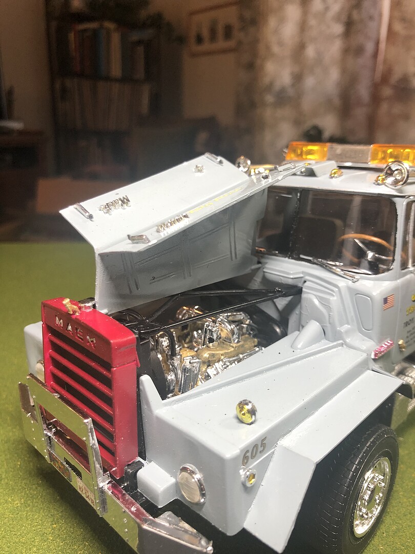 Mack DM800 Semi Tractor Cab Pictures