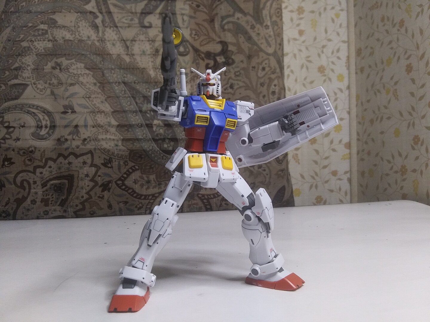 HG Gundam - RX-78-02 Gundam -- Snap Together Plastic Model Figure Kit ...