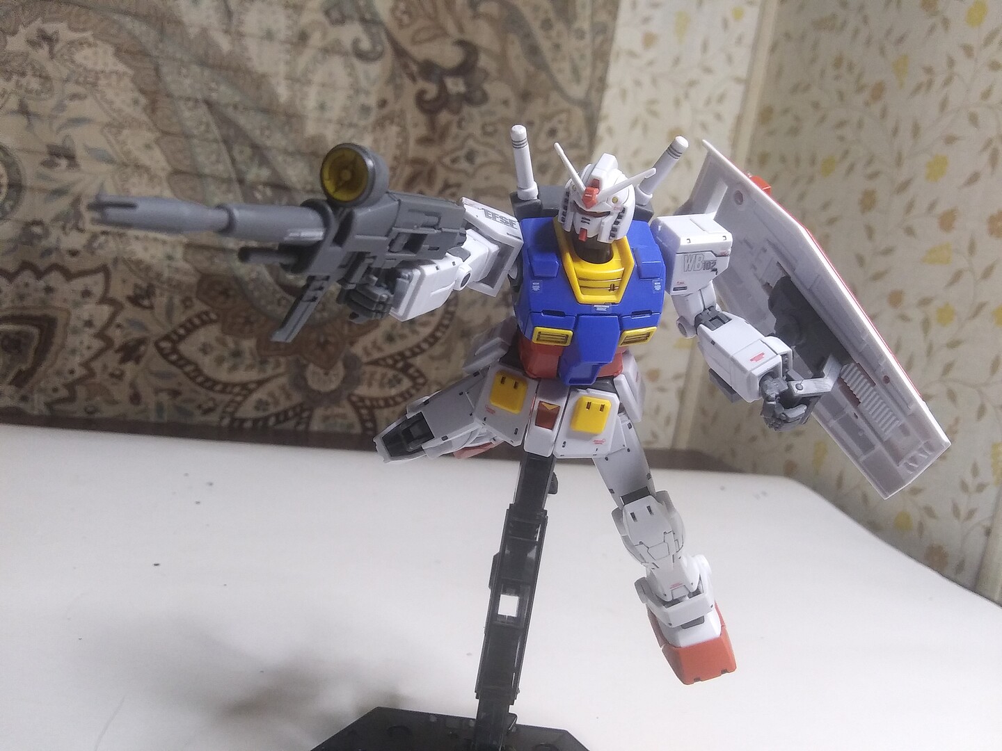HG Gundam - RX-78-02 Gundam -- Snap Together Plastic Model Figure Kit ...