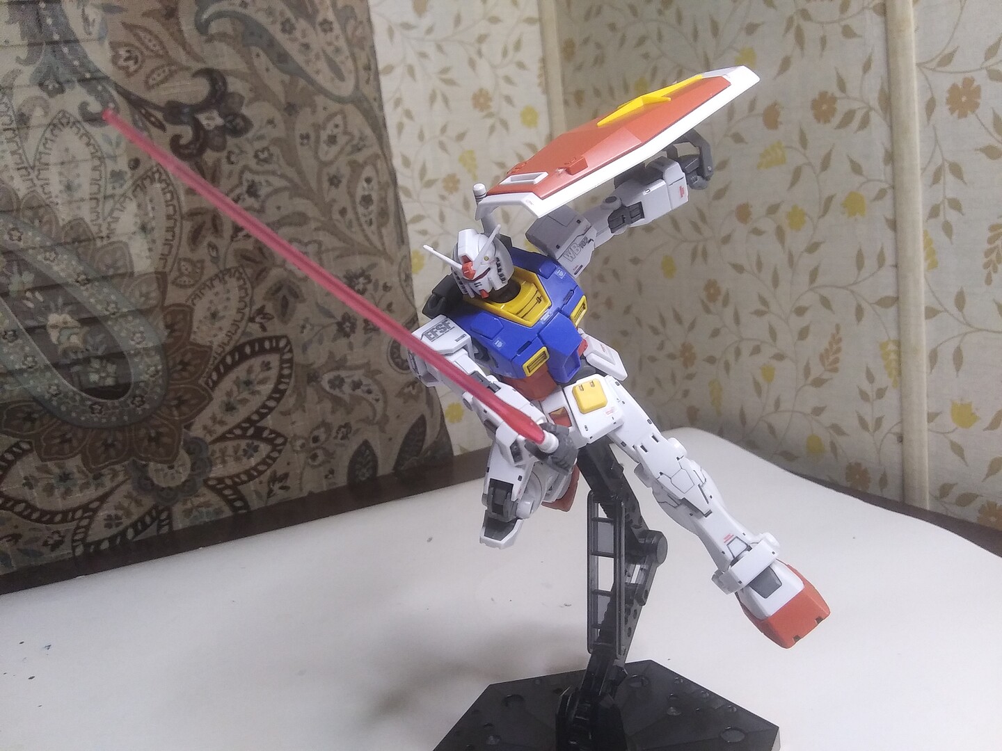 HG Gundam - RX-78-02 Gundam -- Snap Together Plastic Model Figure Kit ...