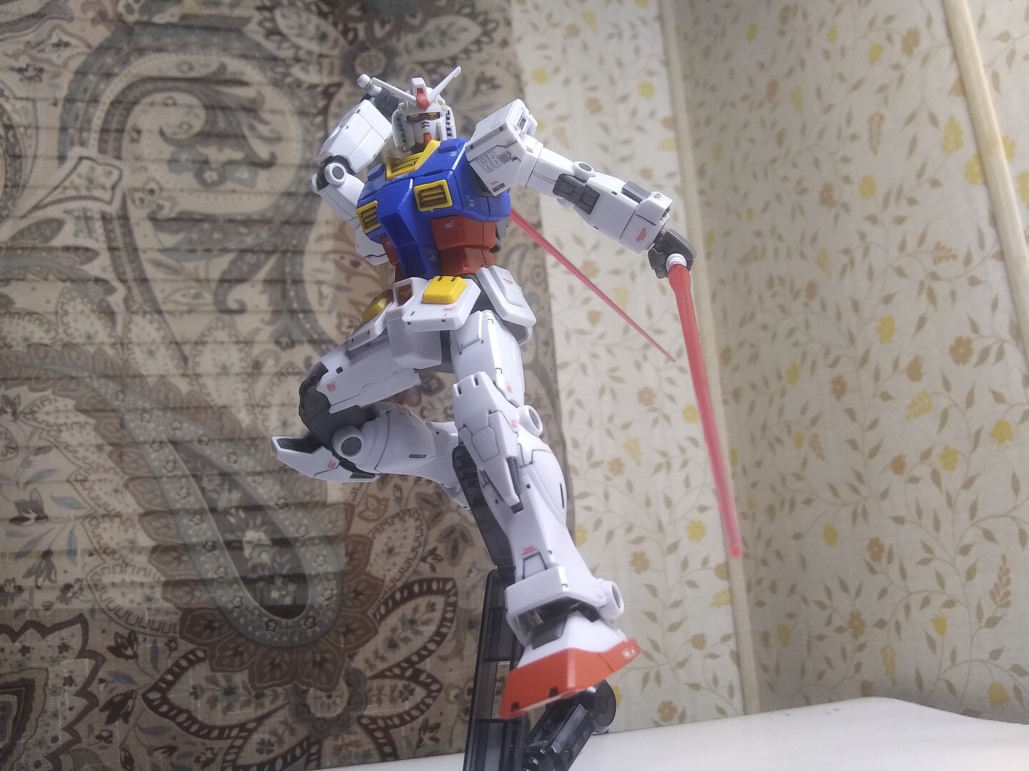 HG Gundam - RX-78-02 Gundam -- Snap Together Plastic Model Figure Kit ...