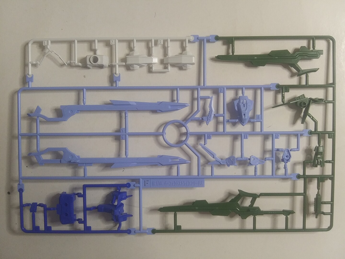 HG Gundam - Gundam Perfect Strike Freedom -- Snap Together Plastic ...