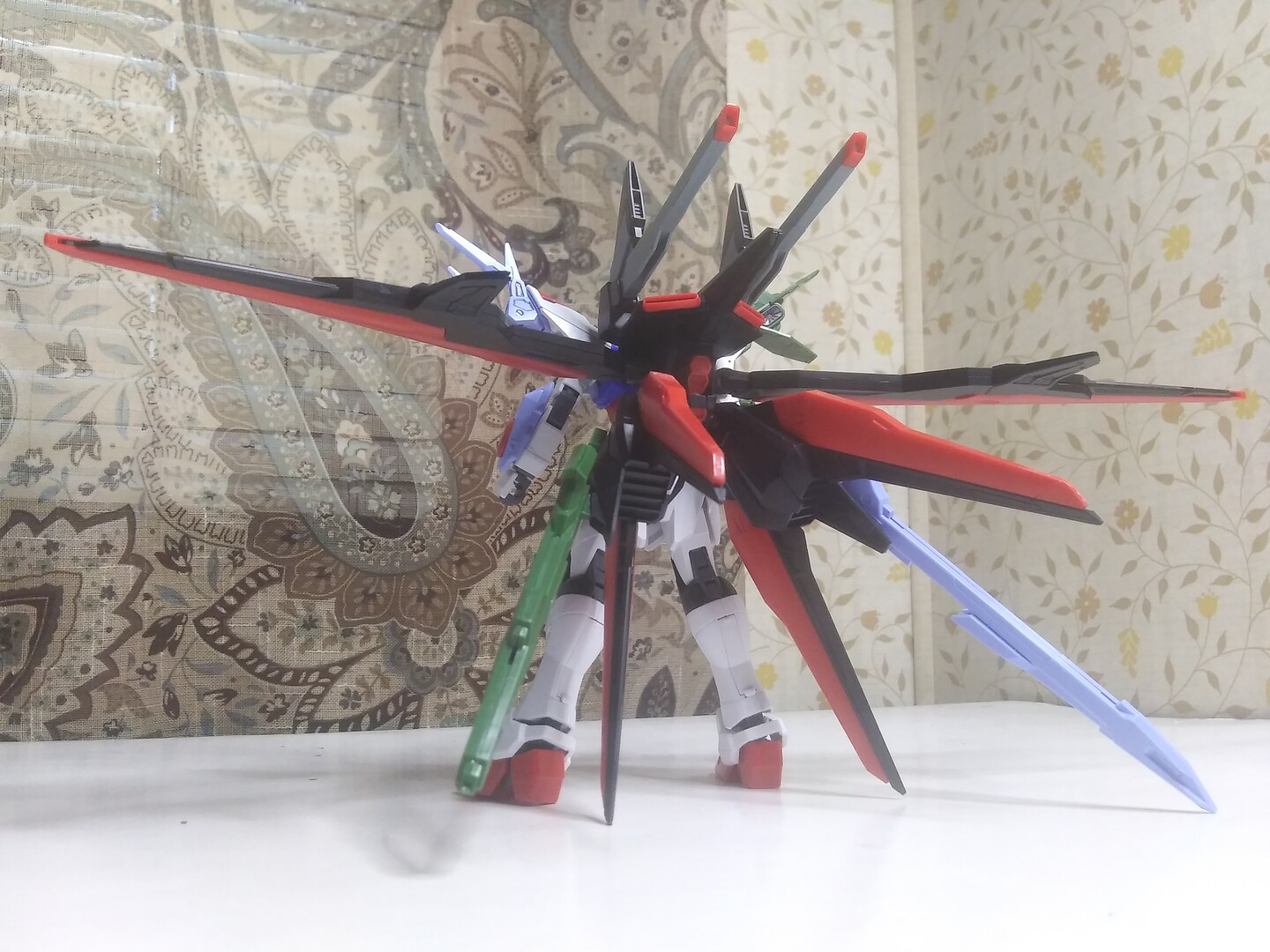 HG Gundam - Gundam Perfect Strike Freedom -- Snap Together Plastic ...