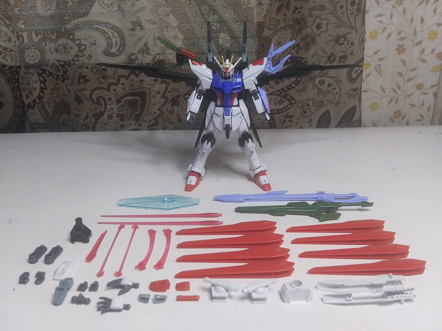 HG Gundam - Gundam Perfect Strike Freedom -- Snap Together Plastic ...