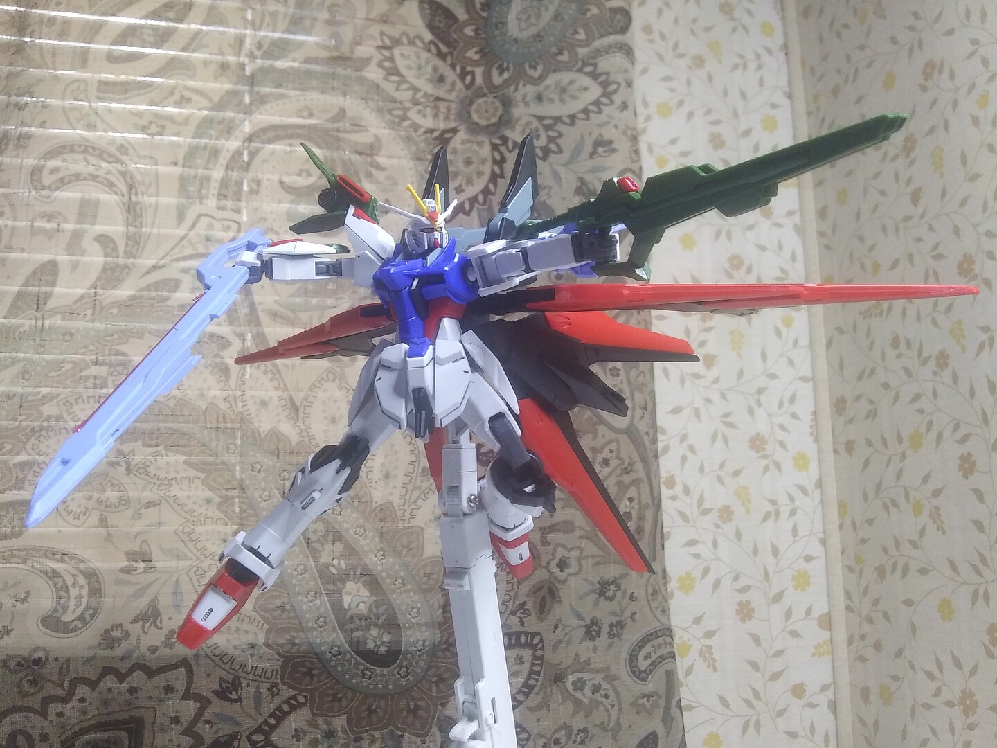 HG Gundam - Gundam Perfect Strike Freedom -- Snap Together Plastic ...