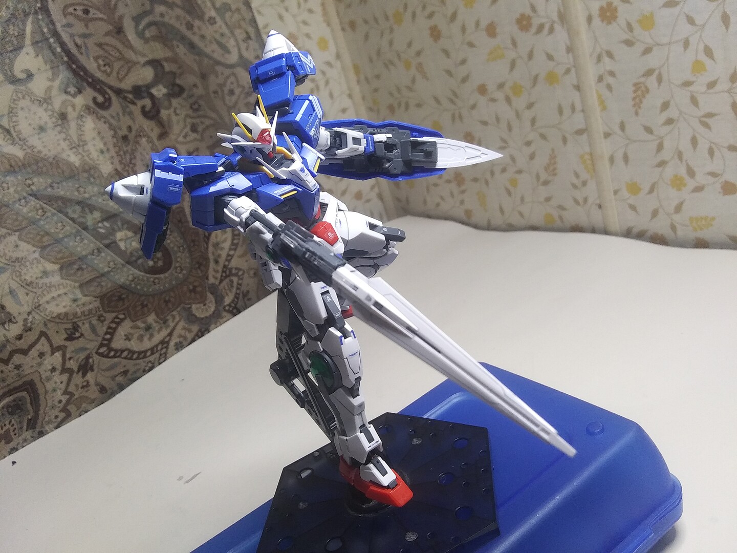 RG Gundam - GN-0000+GNR-010 00 Raiser -- Snap Together Plastic Model ...