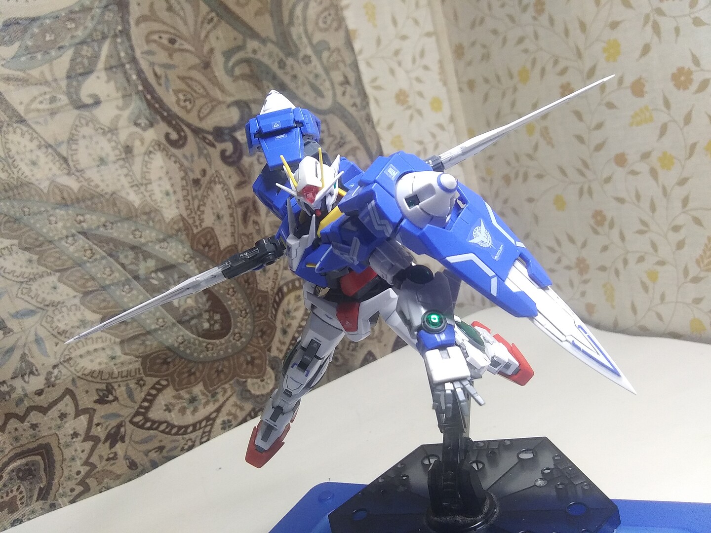 RG Gundam - GN-0000+GNR-010 00 Raiser -- Snap Together Plastic Model ...