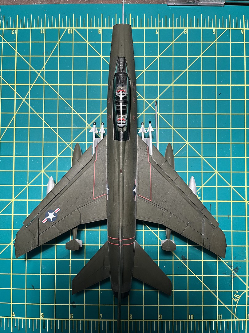 F100F Super Sabre Fighter Aircraft -- Plastic Model Airplane Kit -- 1/ ...