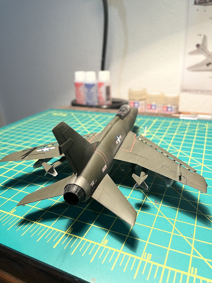 F100F Super Sabre Fighter Aircraft -- Plastic Model Airplane Kit -- 1/ ...