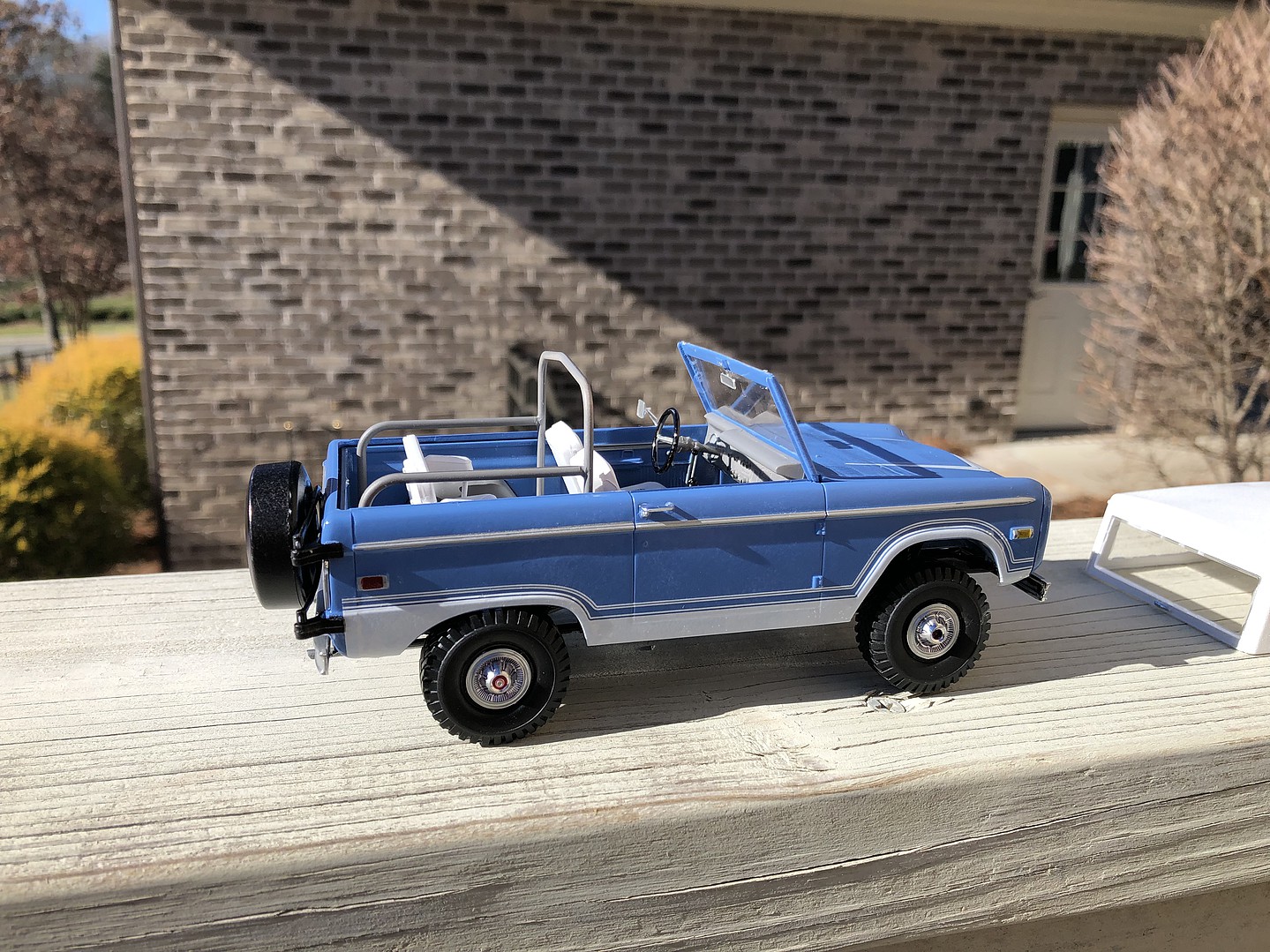 Ford Bronco -- Plastic Model Truck Kit -- 1/25 Scale -- #85-4320 ...