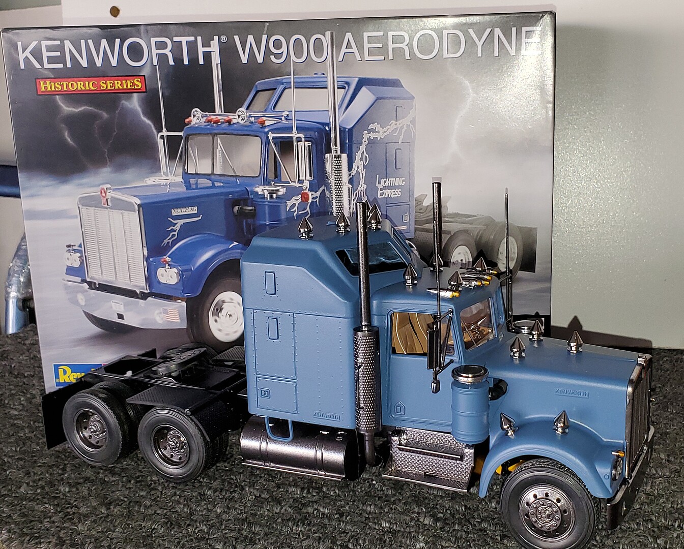 Kenworth W900 -- Plastic Model Truck Kit -- 1/25 Scale -- #851507 ...