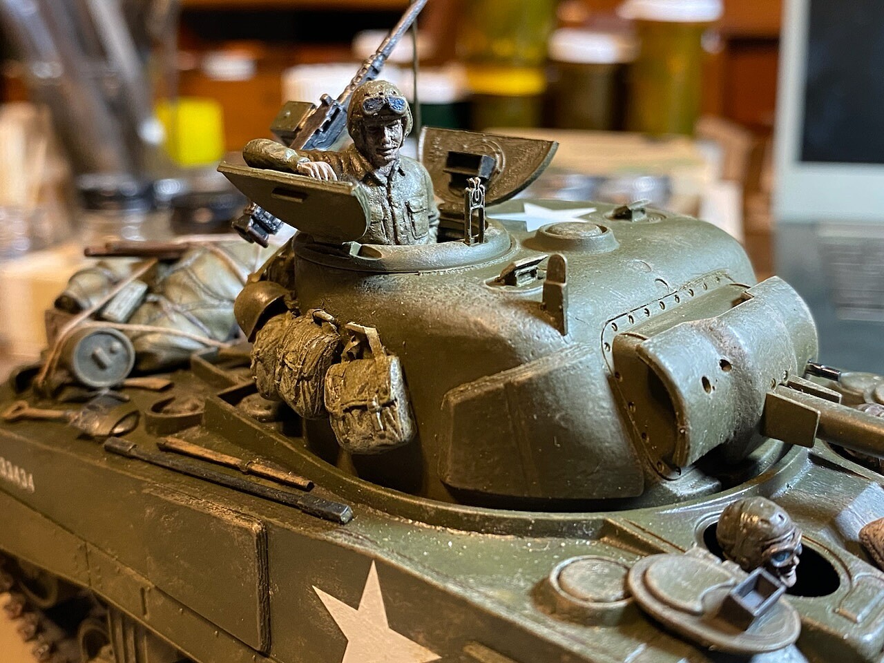 US M4 Sherman Medium Tank -- Plastic Model Military Vehicle Kit -- 1/35 ...