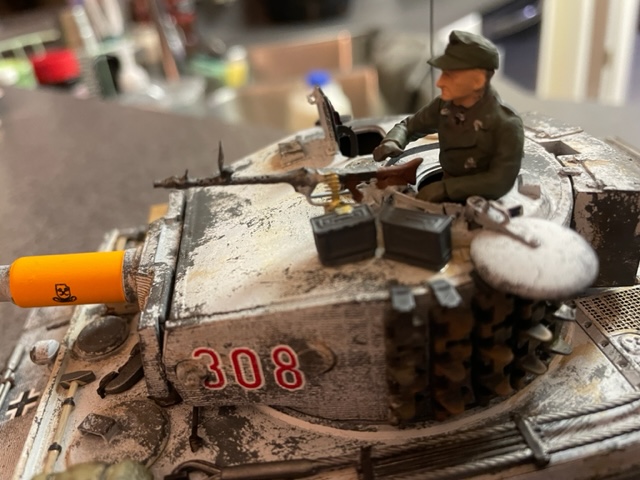 German Heavy Tiger I Tank -- Plastic Model Military Vehicle Kit -- 1/35 ...