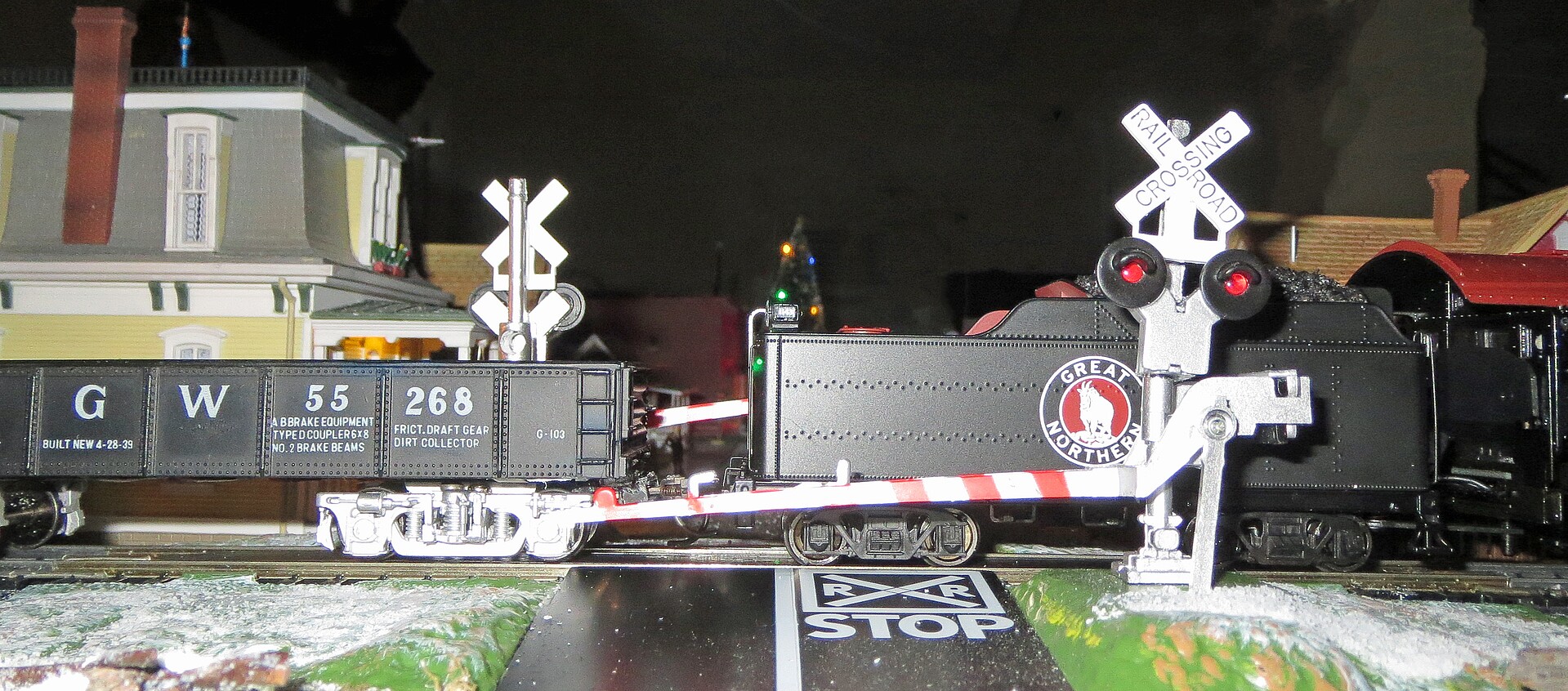 Road Crossing -- HO Scale Model Railroad Operating Accessory -- #42208 ...