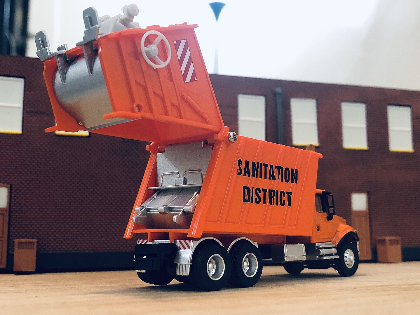 International 7600 Orange Garbage Truck -- HO Scale Model Railroad ...