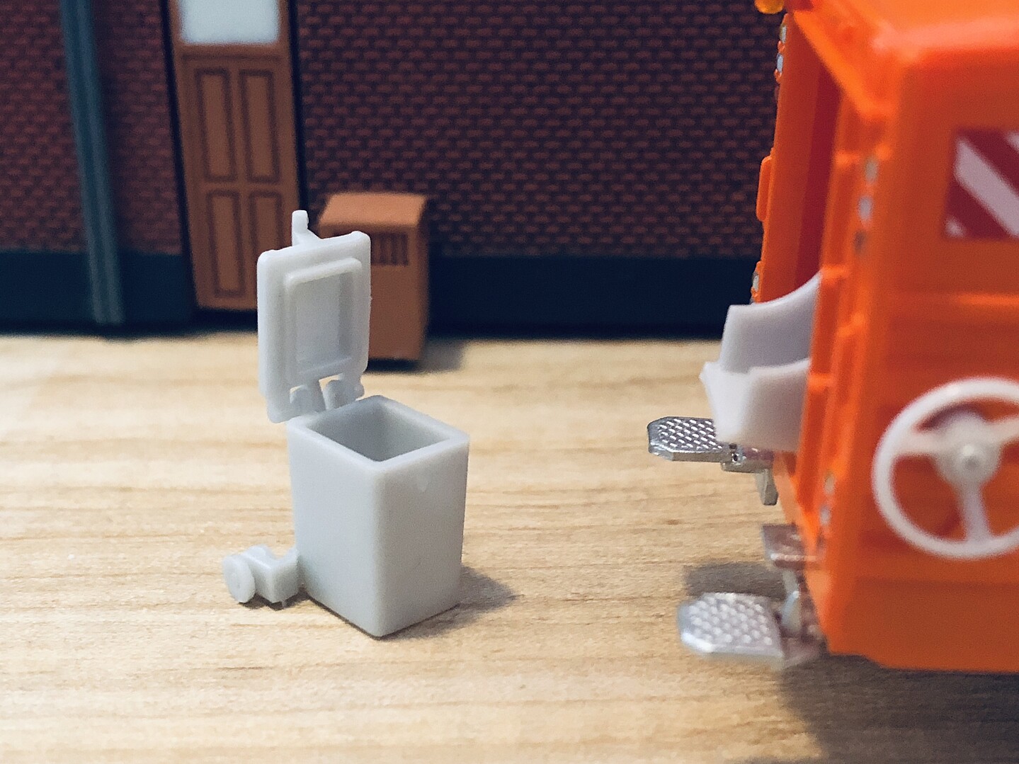 International 7600 Orange Garbage Truck -- HO Scale Model Railroad ...