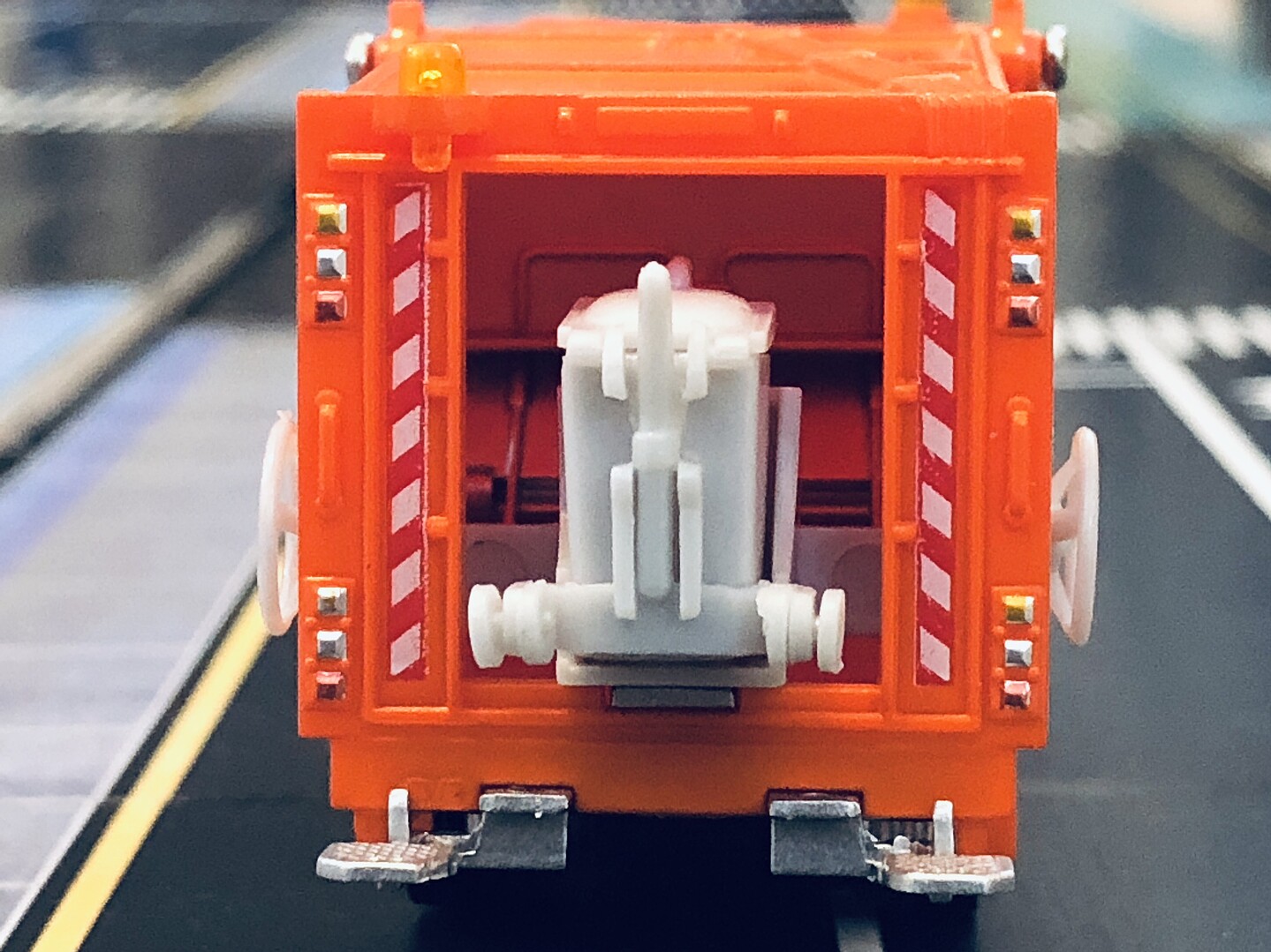 International 7600 Orange Garbage Truck -- HO Scale Model Railroad ...