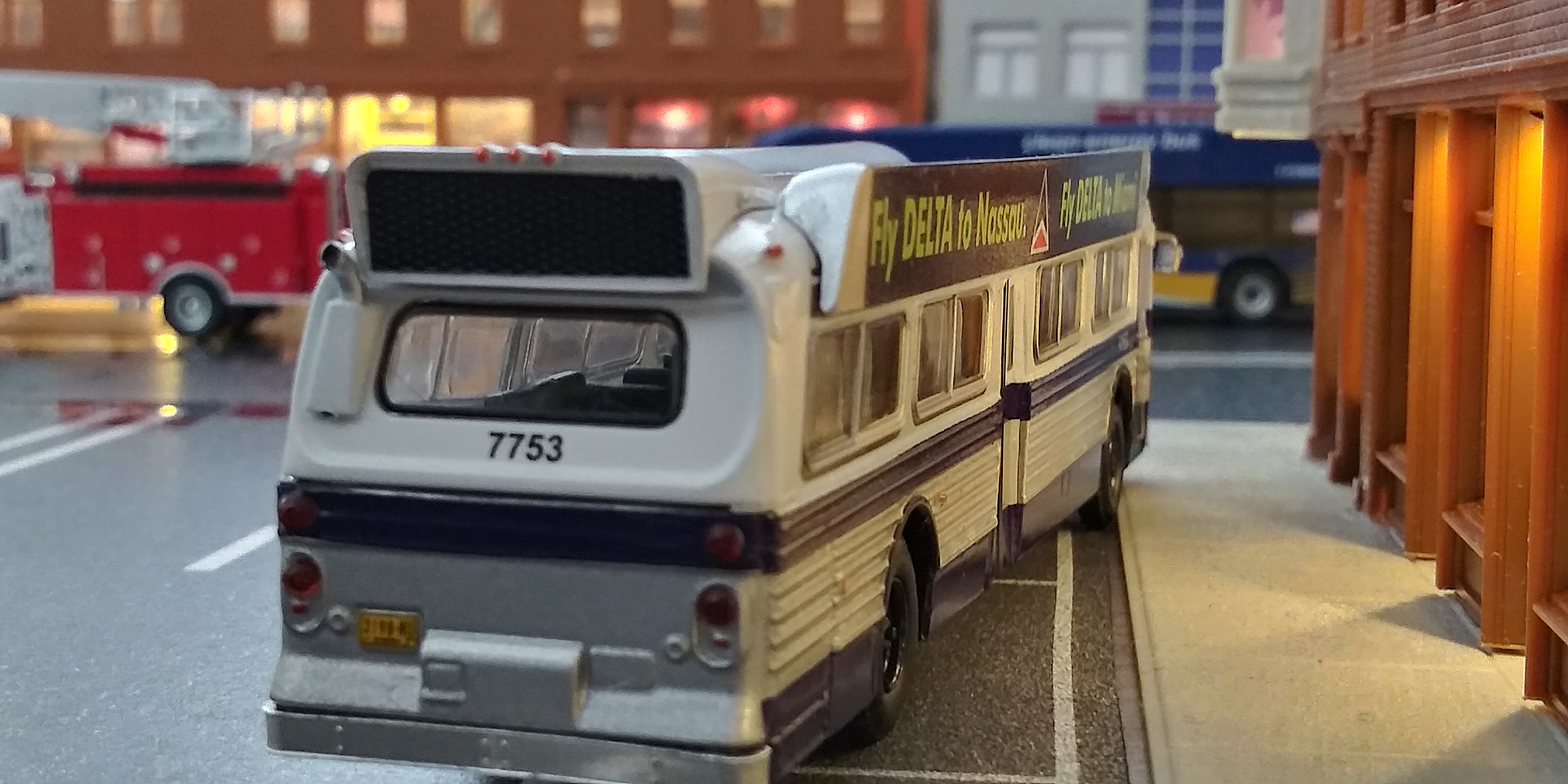 Gallery Pictures Iconic-Replicas 1980 GM Flxible 53102 (Fishbowl) Bus ...