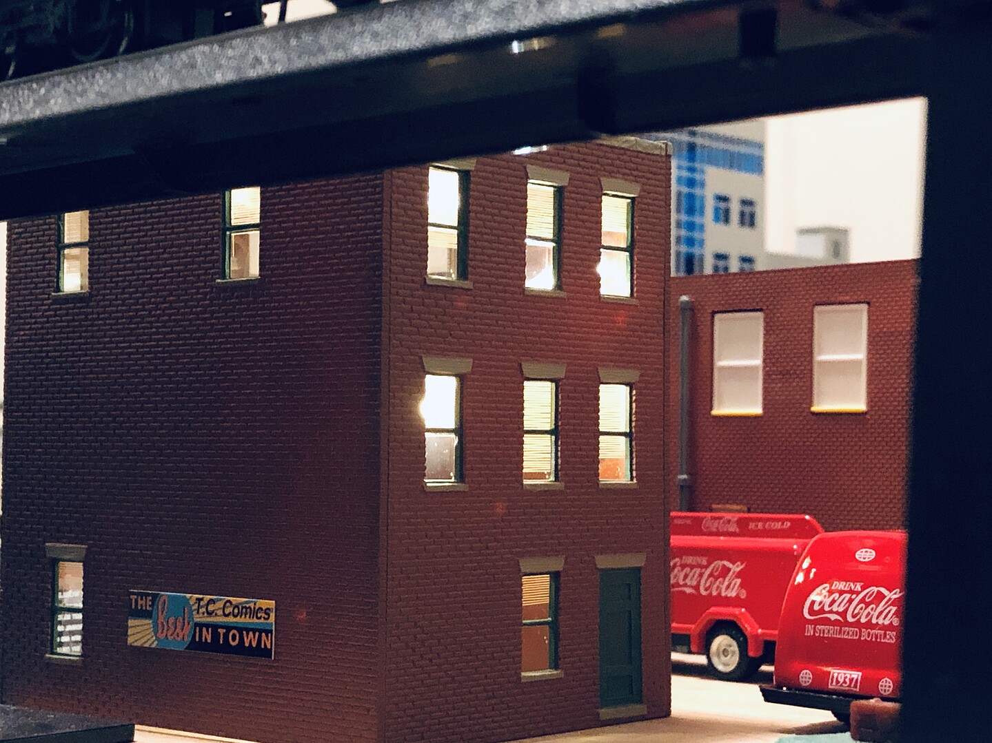 10th World Comics Assembled -- Model Railroad Building -- HO Scale ...