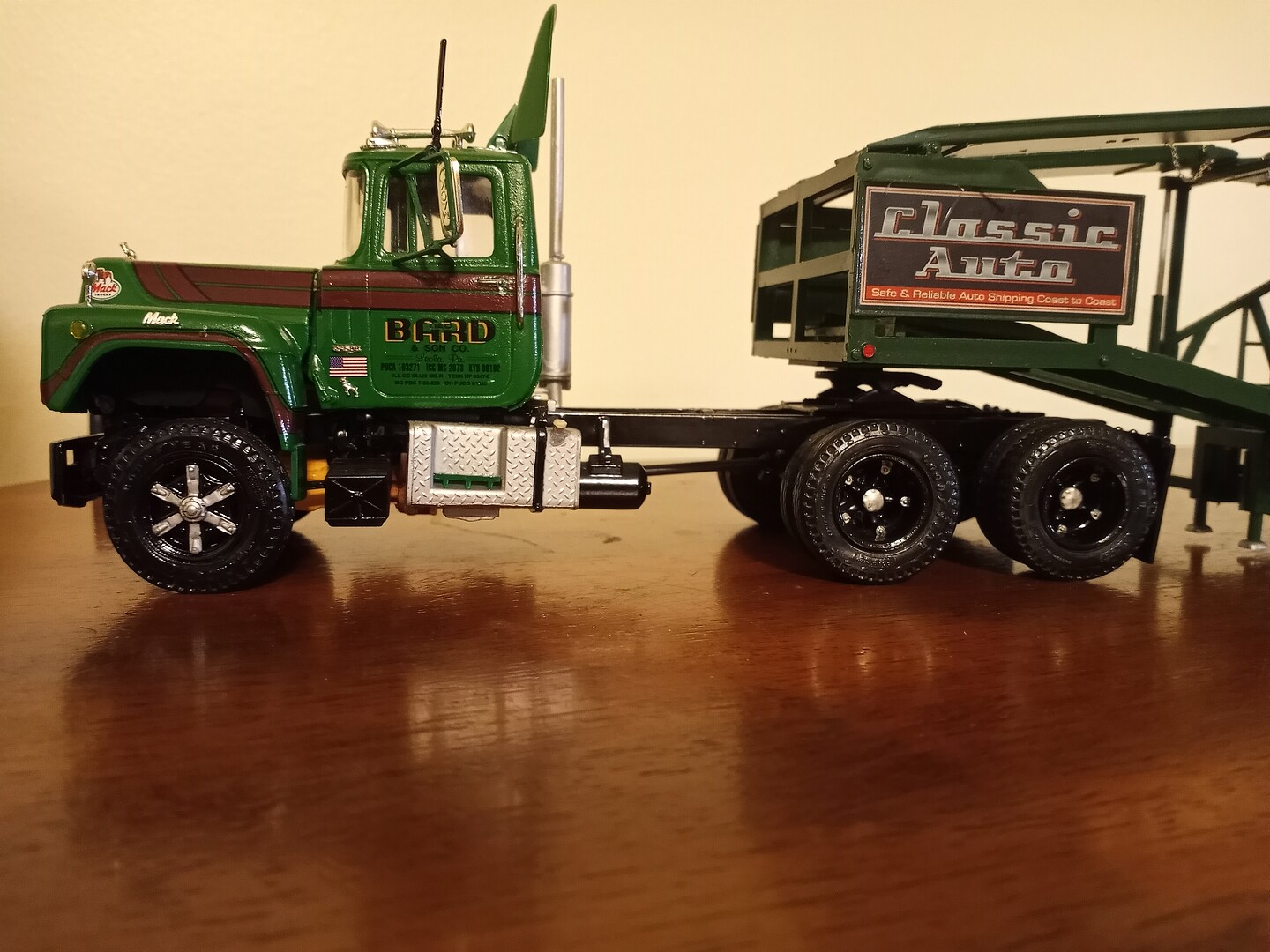 Mack R685ST Semi Tractor -- Plastic Model Truck Kit -- 1/25 -- #1039-06 ...