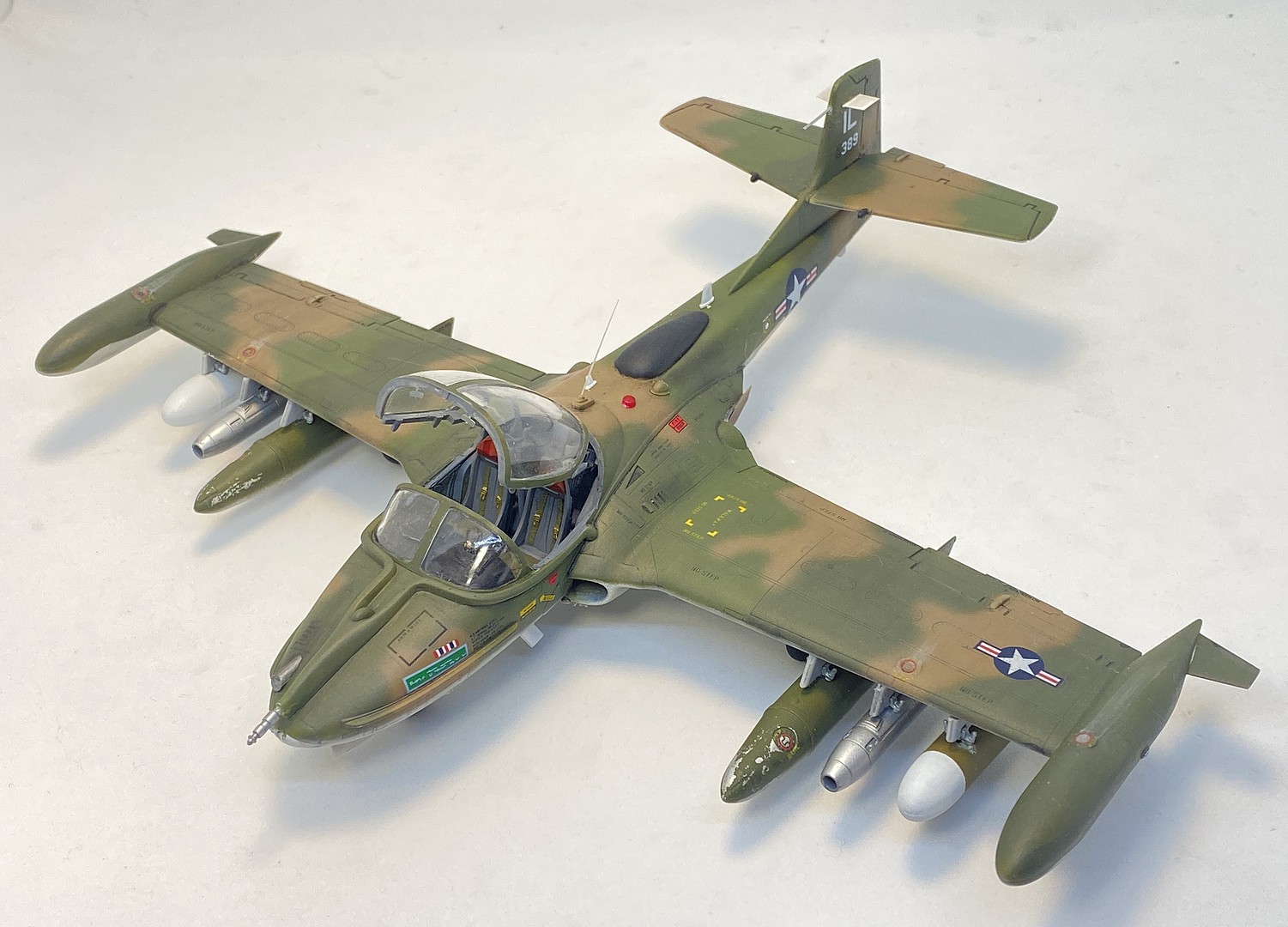 US A-37B Dragonfly Light Ground Attack Aircraft -- Plastic Model ...
