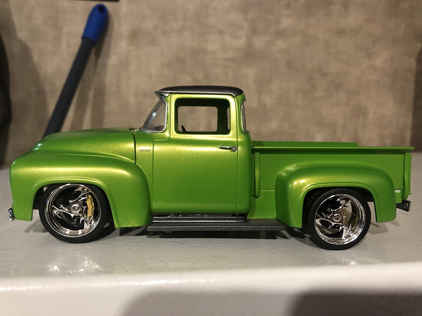 Ford FD-100 Pickup -- Plastic Model Truck Kit -- 1/25 Scale -- #854426 ...