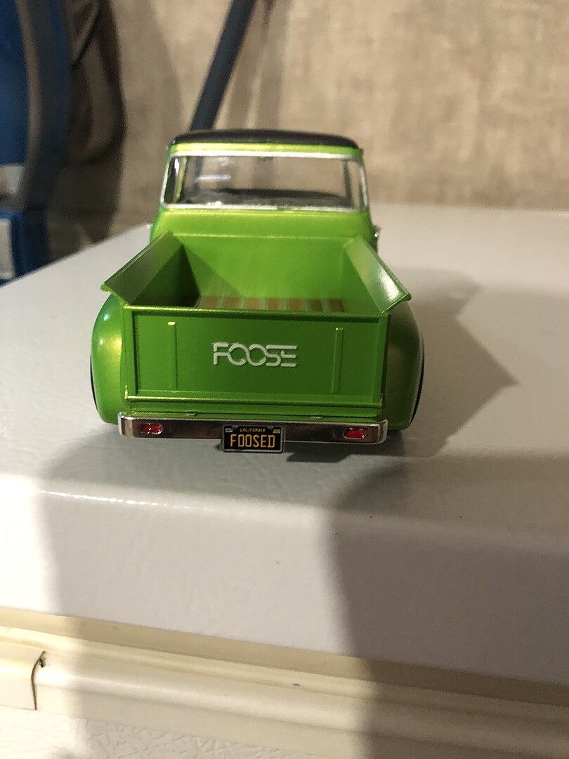 Ford FD-100 Pickup -- Plastic Model Truck Kit -- 1/25 Scale -- #854426 ...