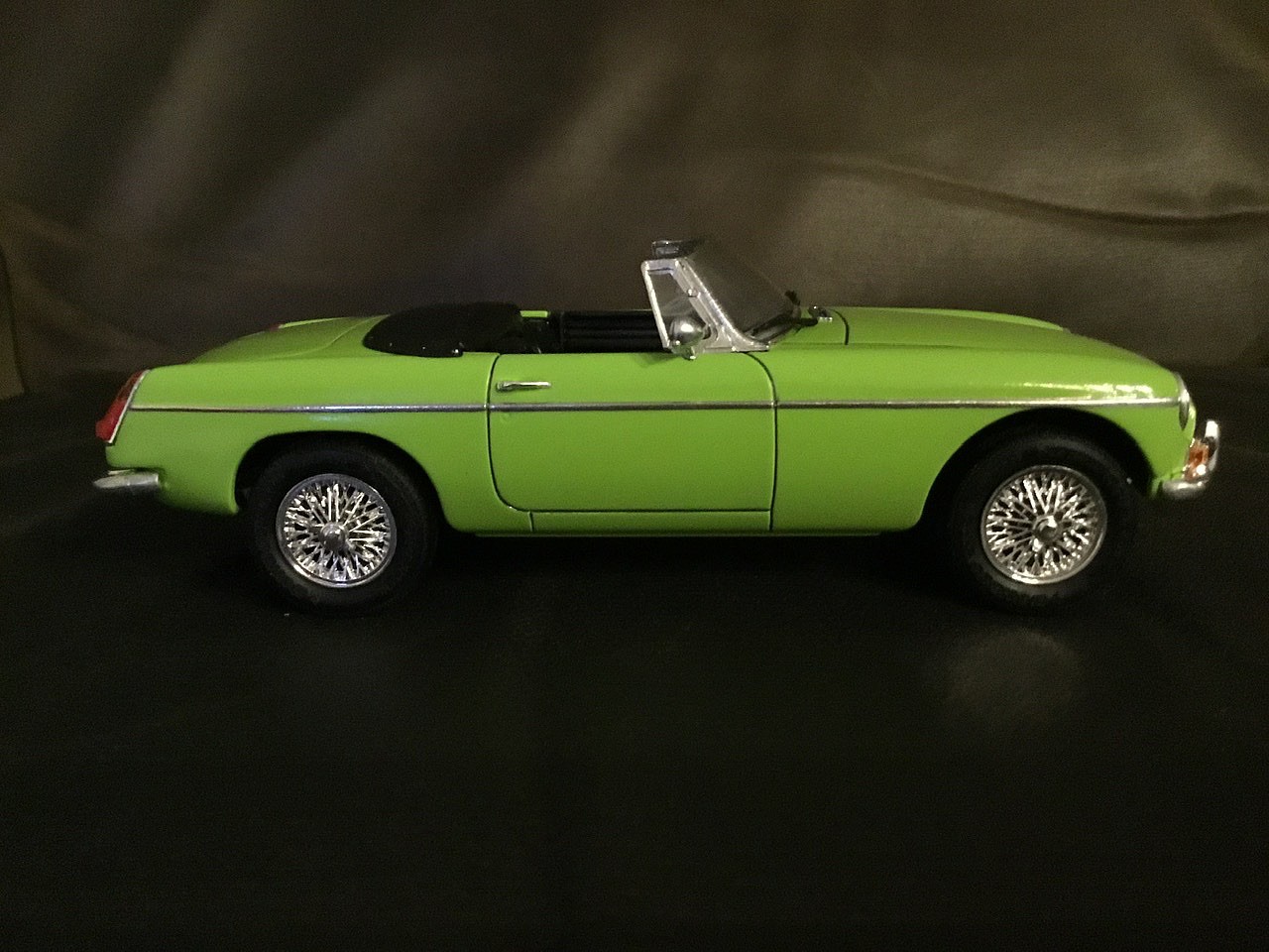 1968 MGB (Mk2) 2-Door Convertible Car -- Plastic Model Car Vehicle Kit ...