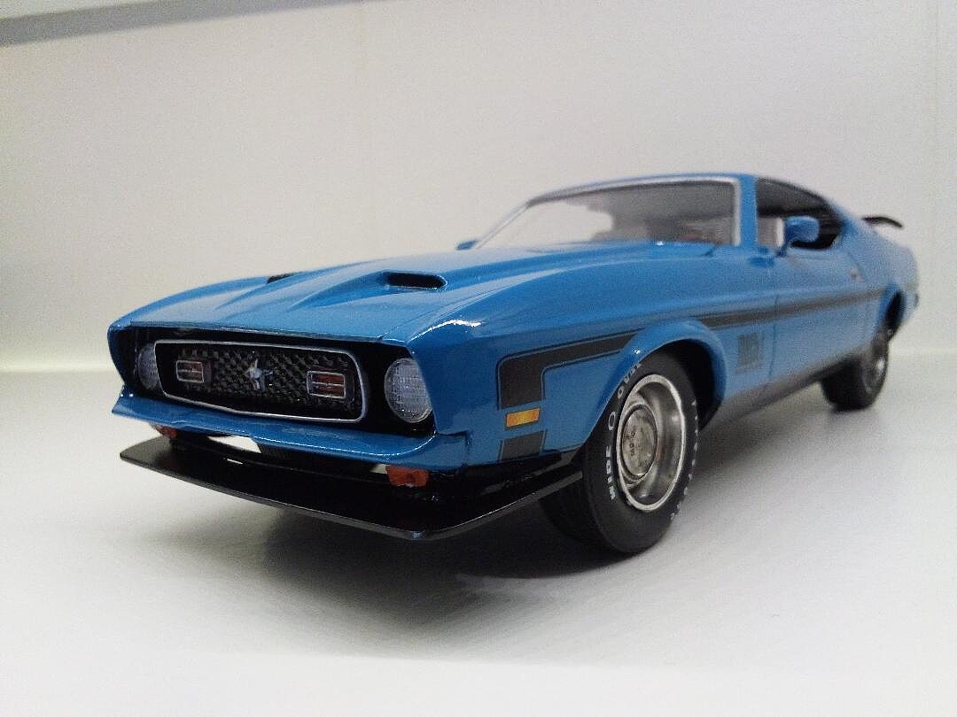 James Bond 1971 Ford Mustang Mach I -- Plastic Model Car Vehicle Kit ...