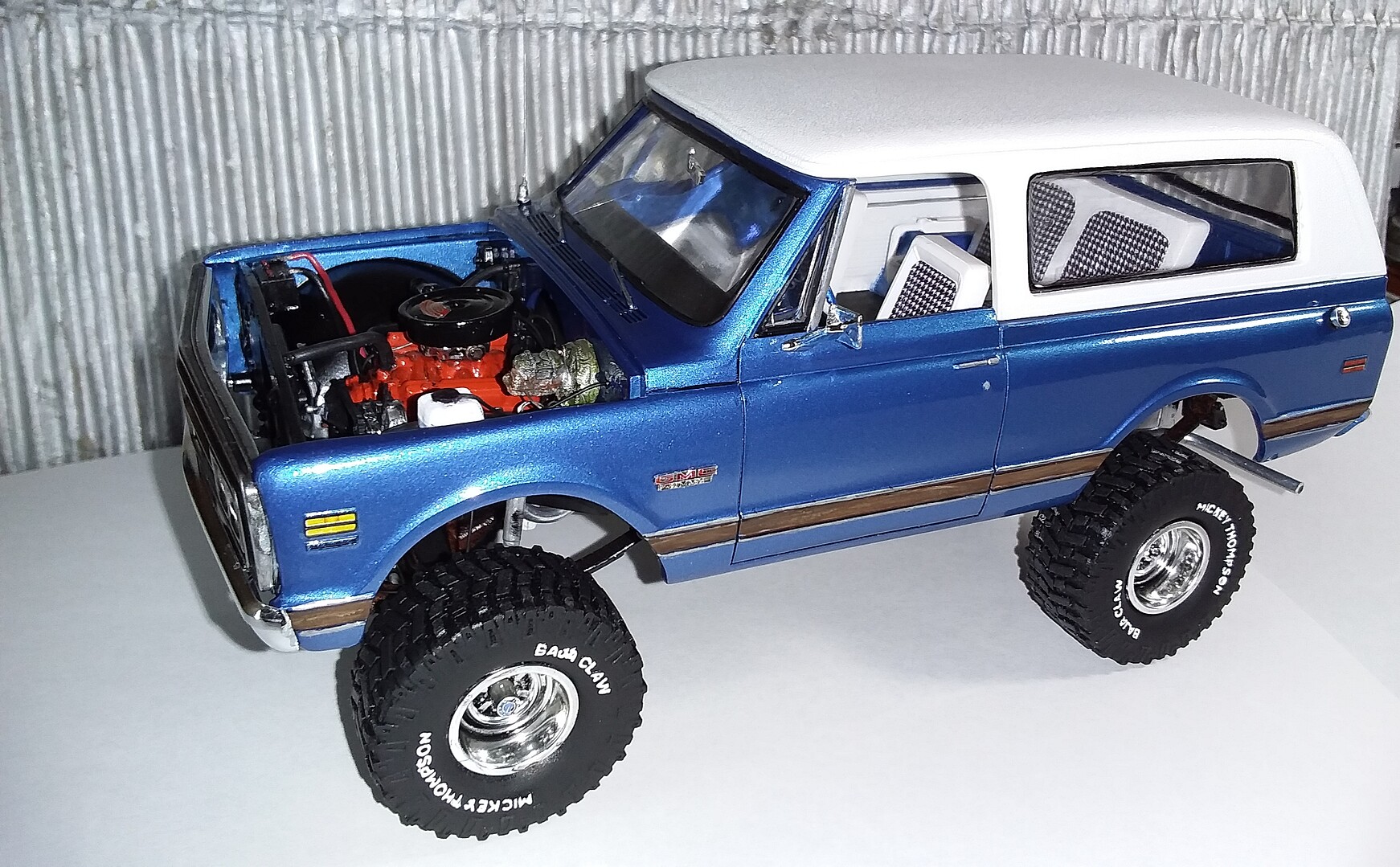 1972 GMC Jimmy -- Plastic Model Truck Vehicle Kit -- 1/25 Scale ...