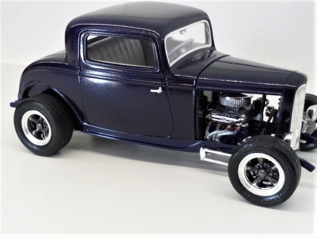 1932 Ford 5 Window Coupe -- Plastic Model Car Kit -- 1/25 Scale ...