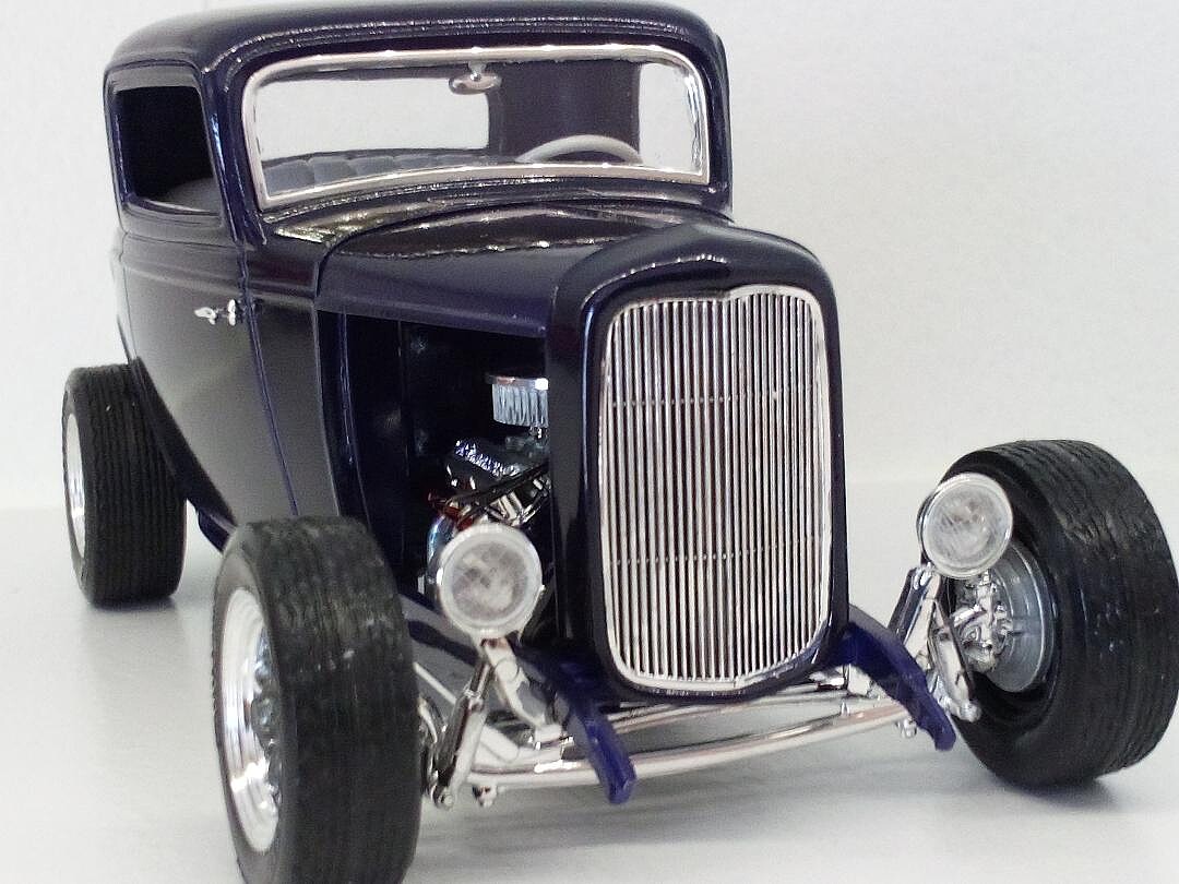 1932 Ford 5 Window Coupe -- Plastic Model Car Kit -- 1/25 Scale ...